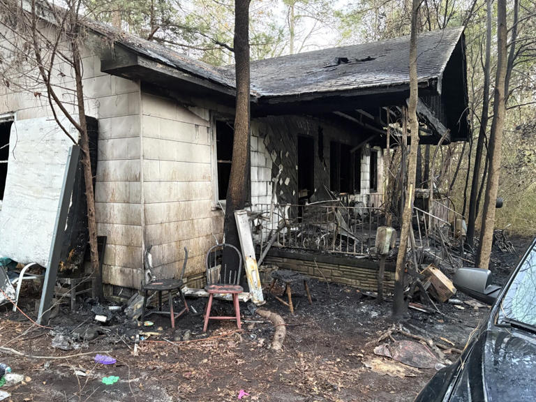 Crews respond to early morning fire at abandoned home in New Hanover County