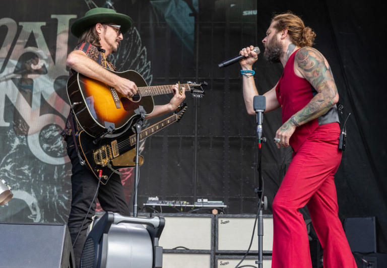 Rock star announces album plan with 2010s band