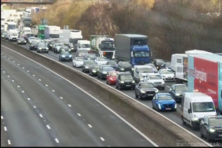 M25 diversion route in full after major route 'closed' due to lorry fire