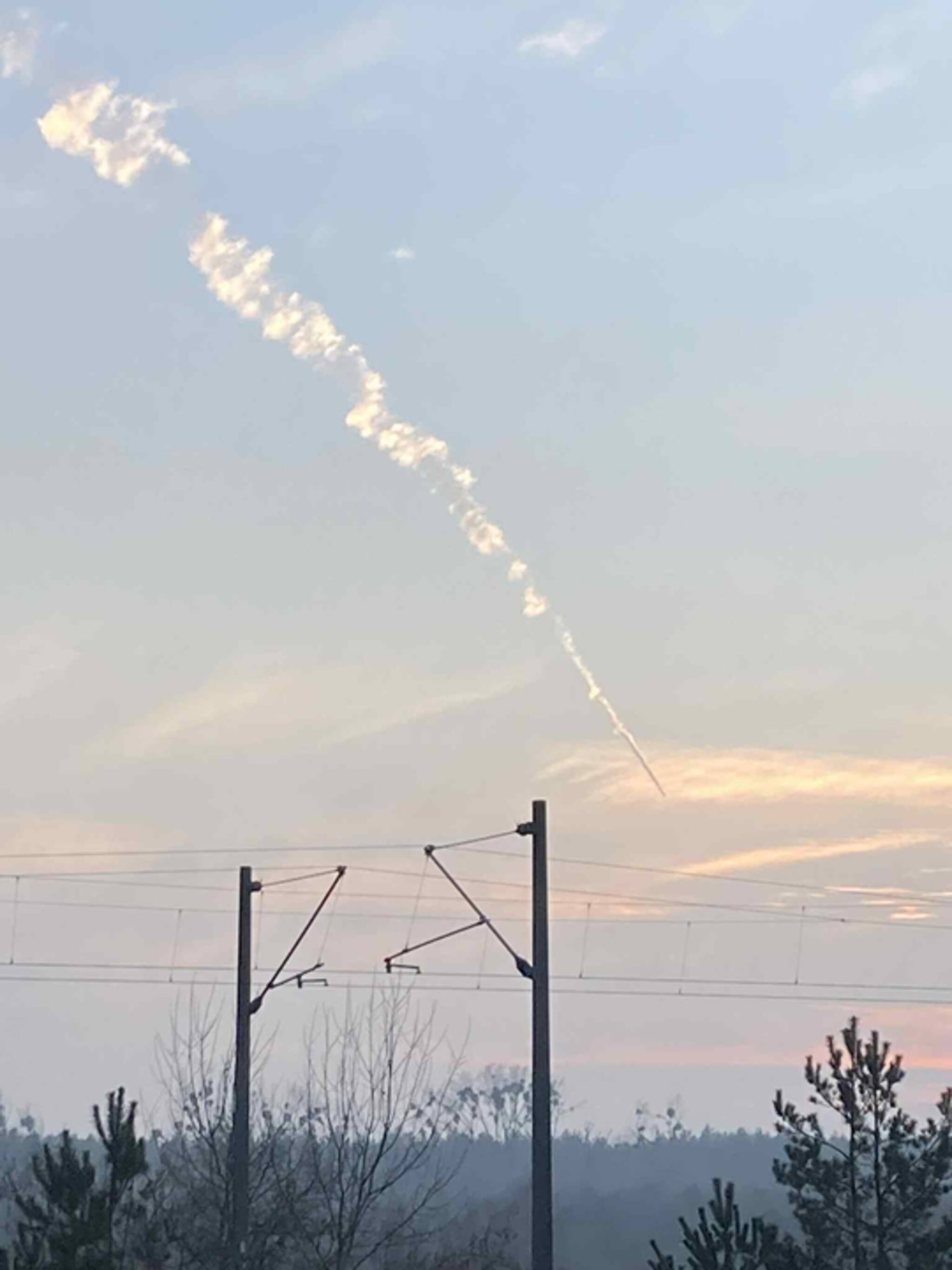 Rätselhafte Spuren am Himmel über Falkensee: Weltraumorganisation ...