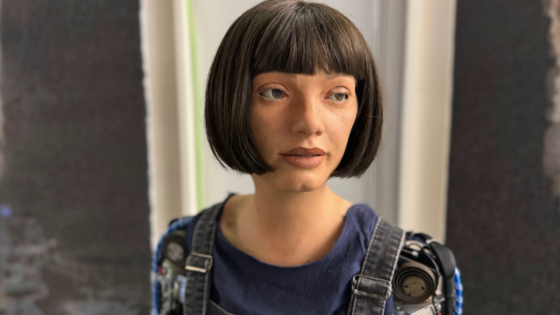 British humanoid robot designs space habitat in world first