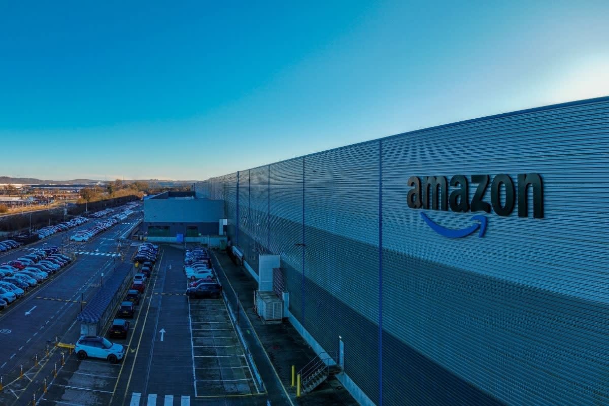 Passive exercise! Amazon's £85 WeightWorld vibration plate helps you ...