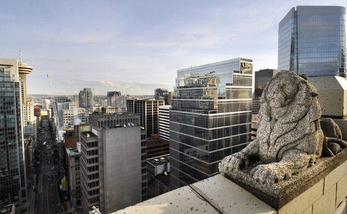 This day in history, 1939: The lions are lifted onto the Lions Gate Bridge