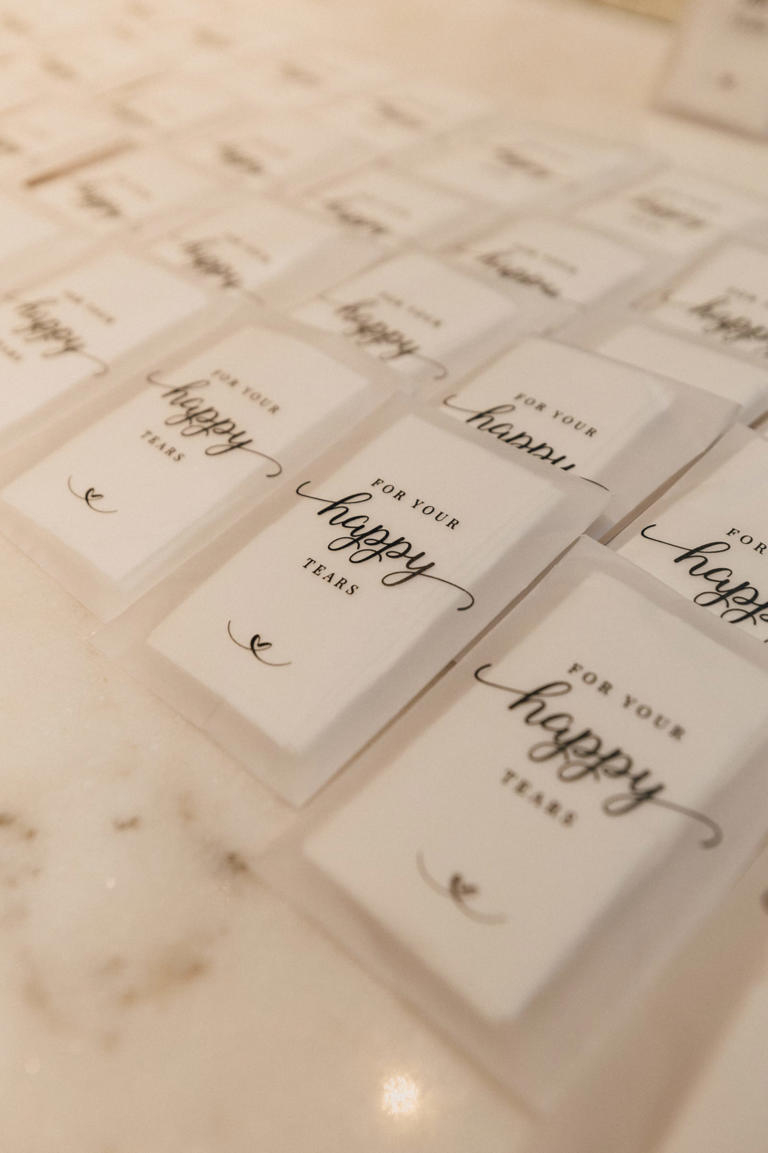 White feather plumes were a core design detail at this Great Gatsby ...