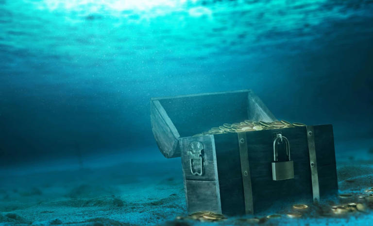 A diver found a Roman treasure by accident in Sardinia, and now experts ...