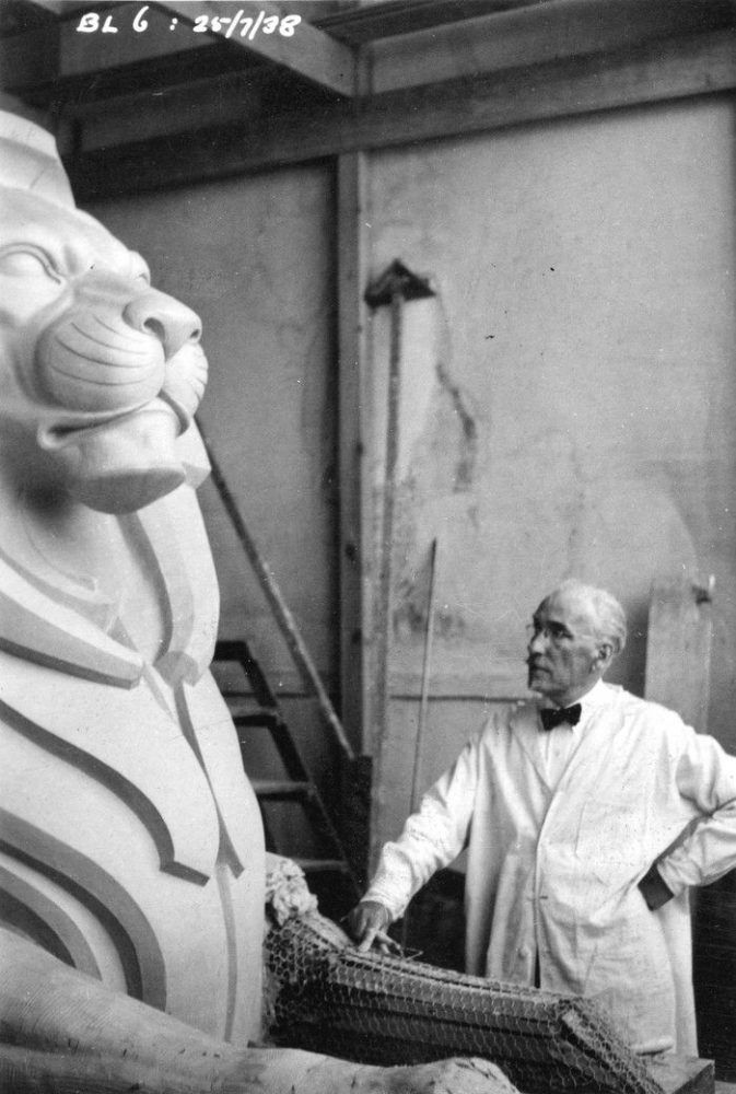 This day in history, 1939: The lions are lifted onto the Lions Gate Bridge