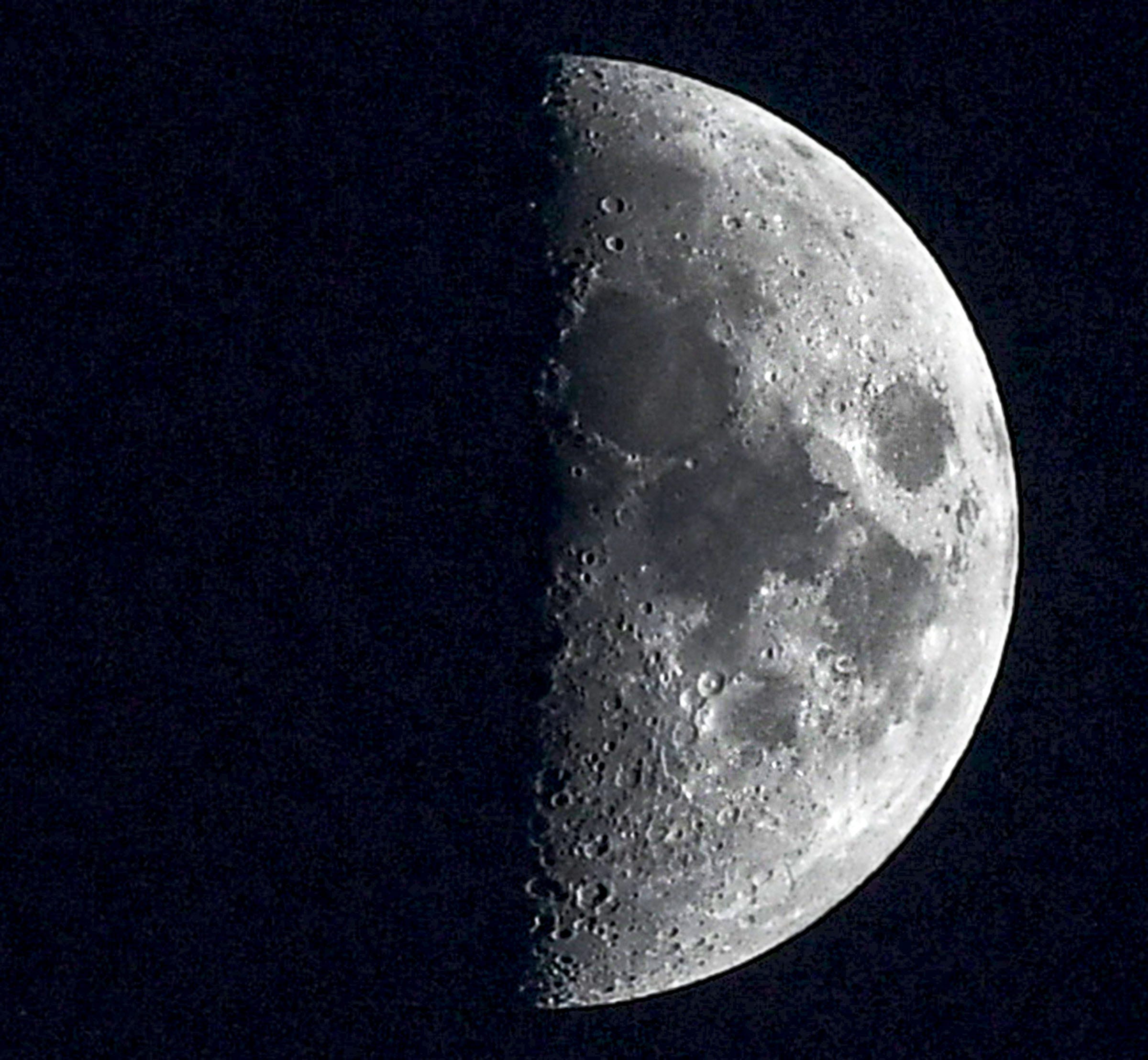 Moon, Saturn set to align in Michigan sky. When to see conjunction