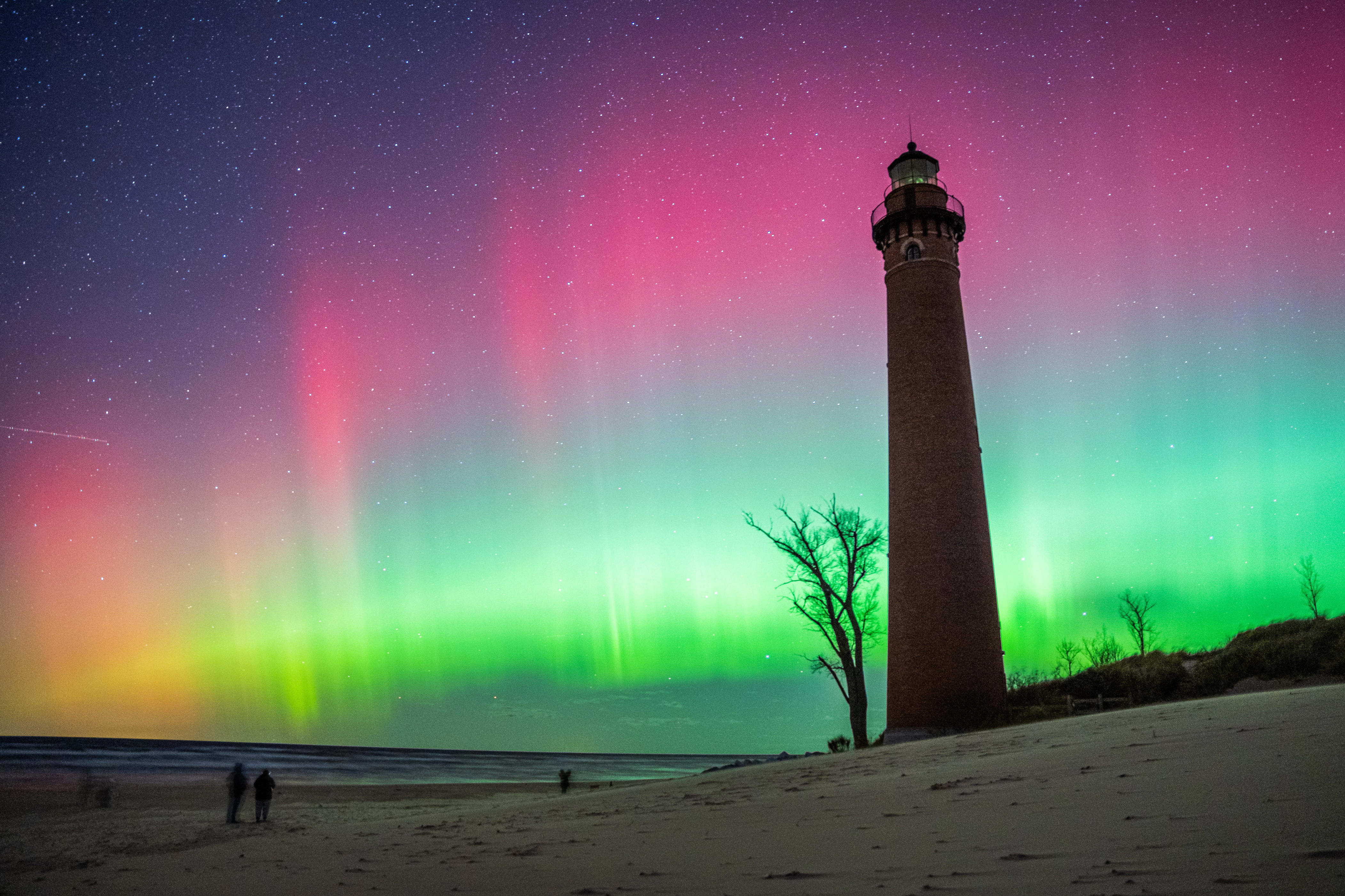 Up to 14 states could see northern lights. What to expect in Michigan