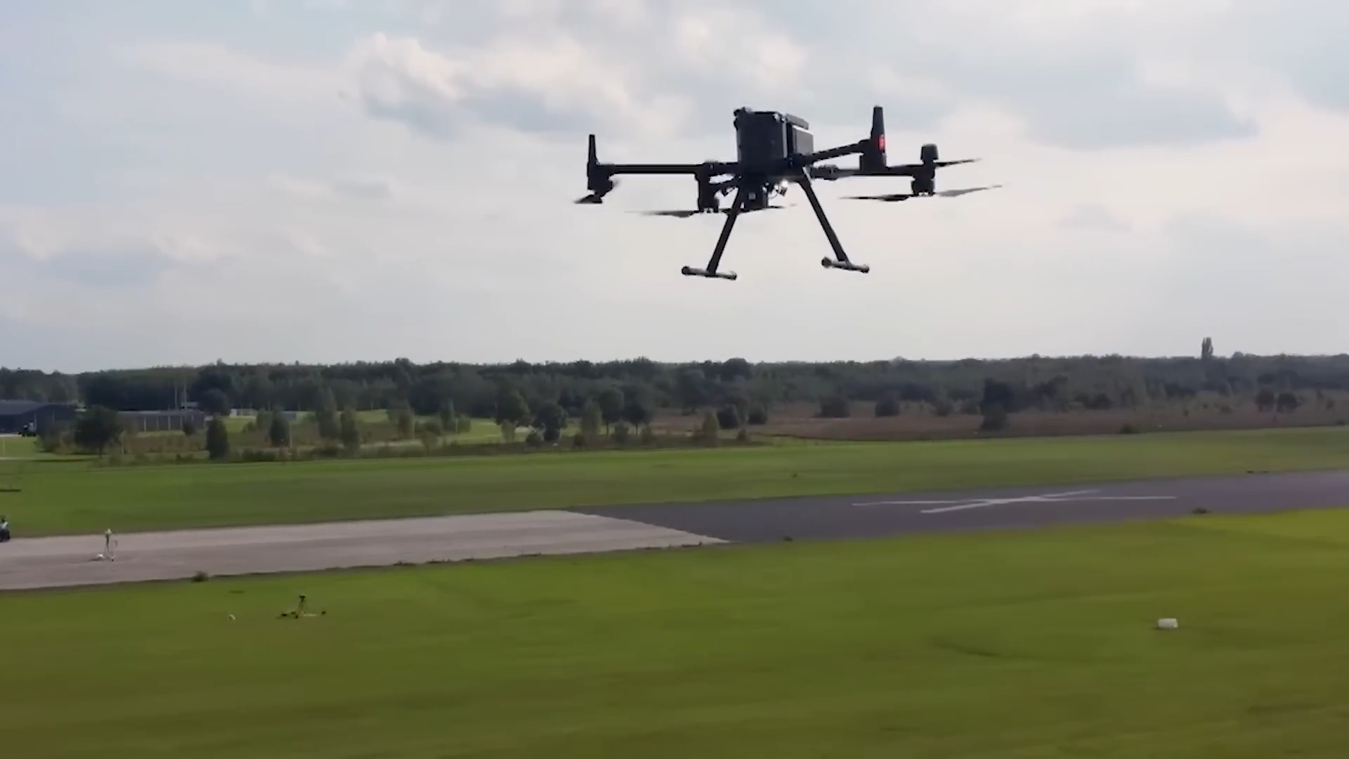 Russia deploys a never-before-seen wired kamikaze drone