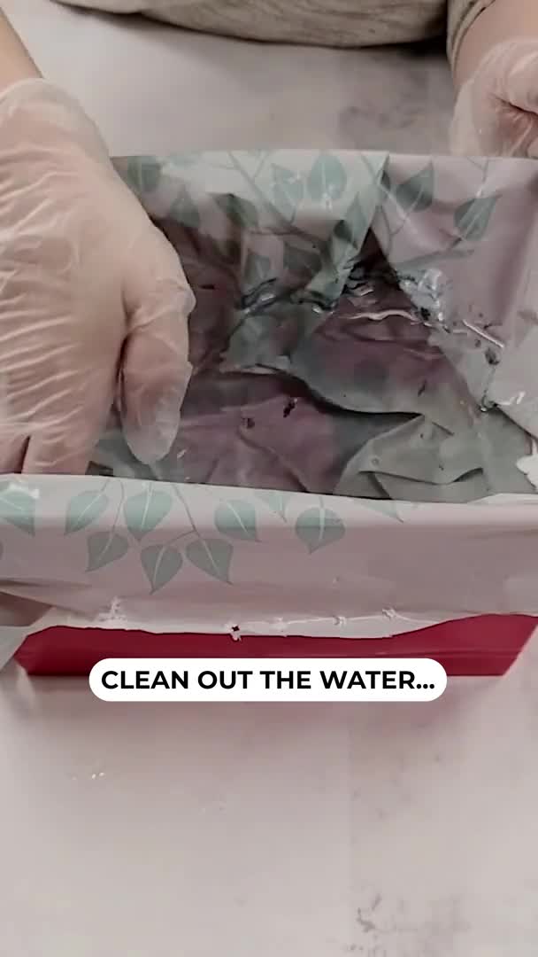 Dip coffee mugs into water for this genius idea!