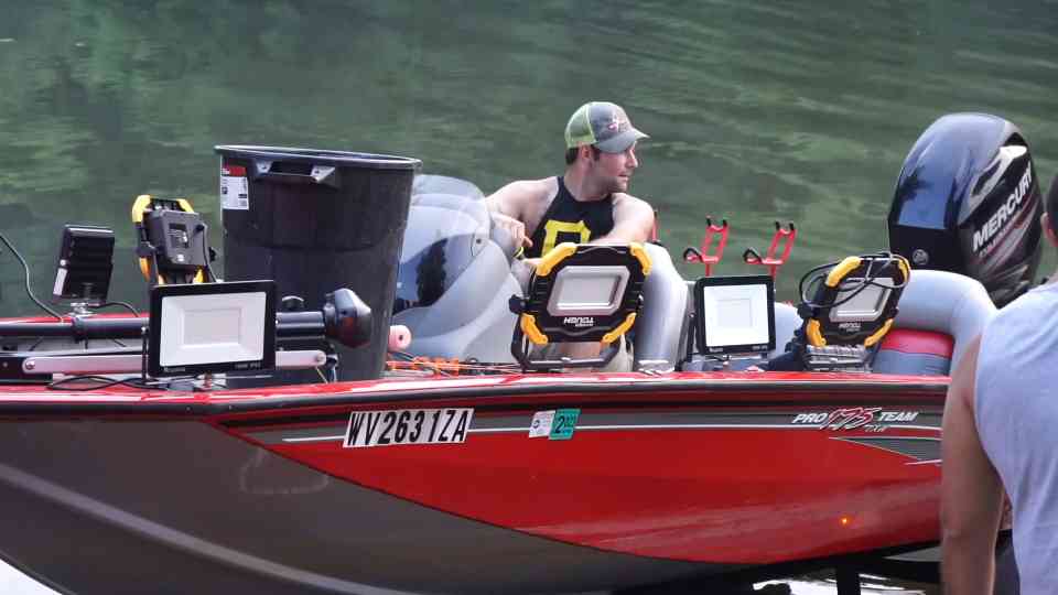 Bow fishing the Ohio River for carp, buffalo, and gar!