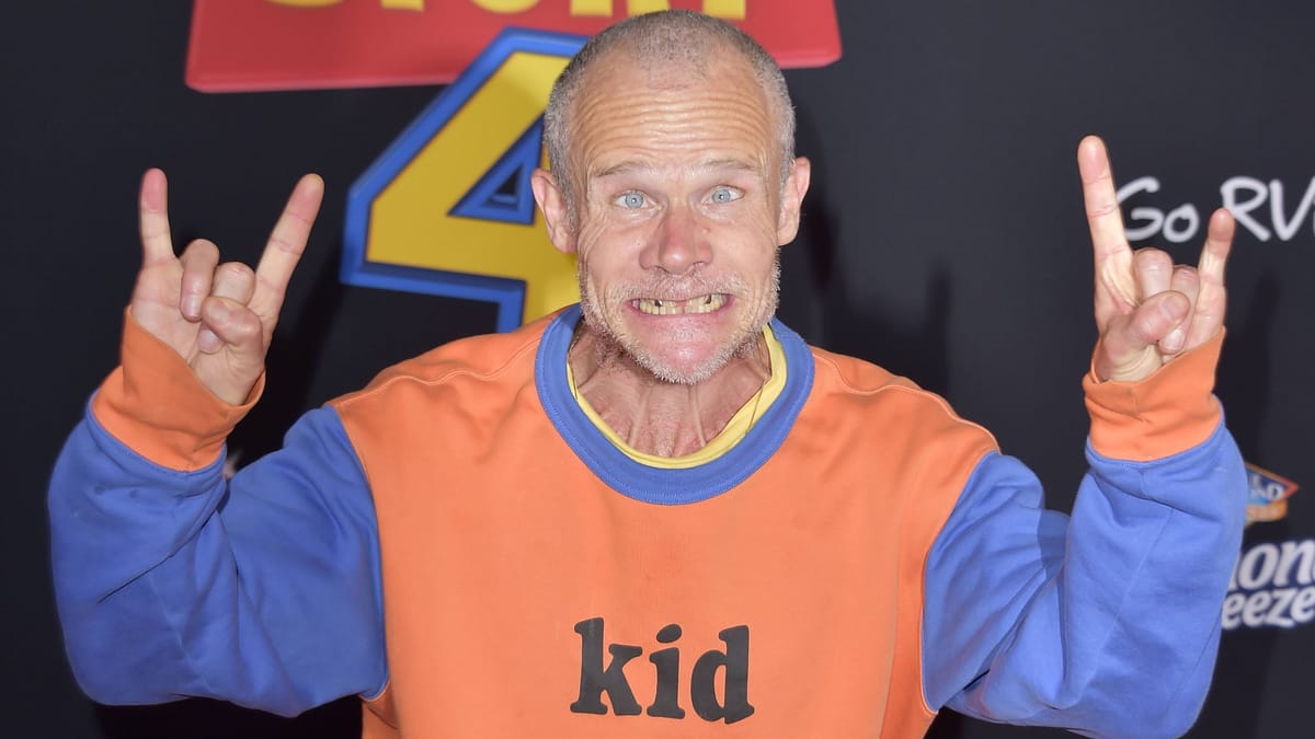 Musiker der Red Hot Chili Peppers spielt Konzert in Berlin