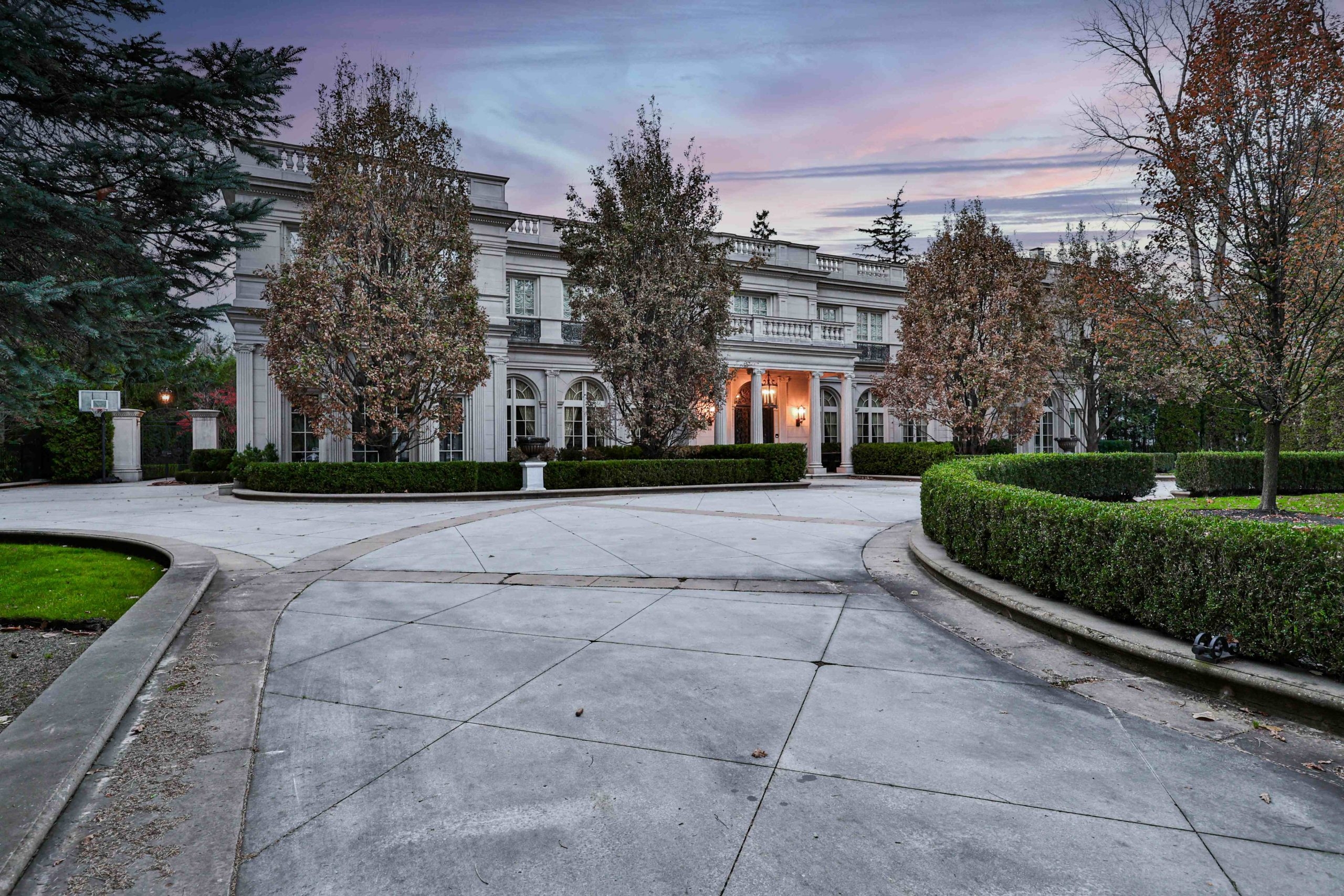 Canada's luxury home market remains stable as prices hold up