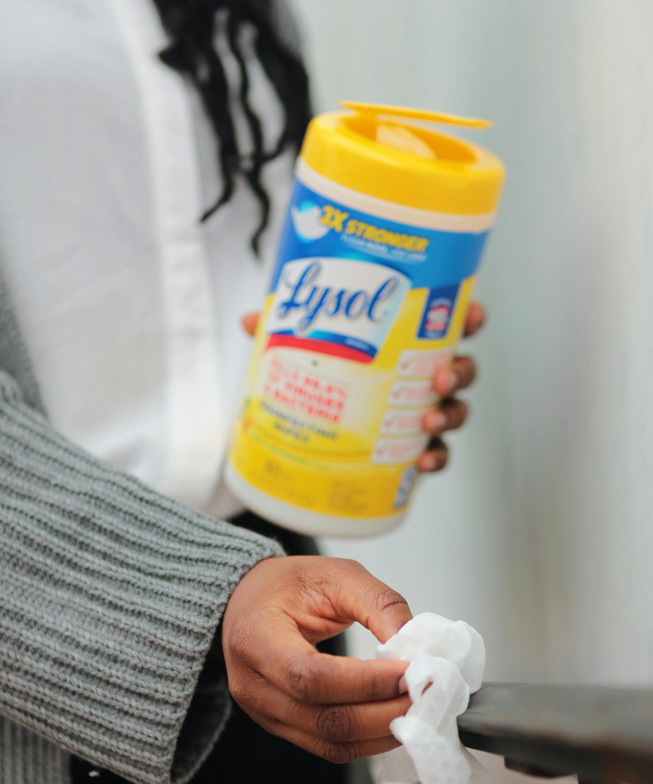 Lysol disinfecting wipes deal on Amazon plus easy winter healthy habits