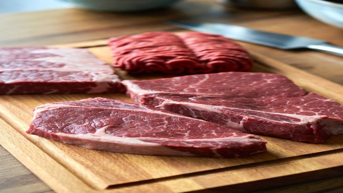 How much red meat is actually safe to eat? Nutrition experts weigh in ...