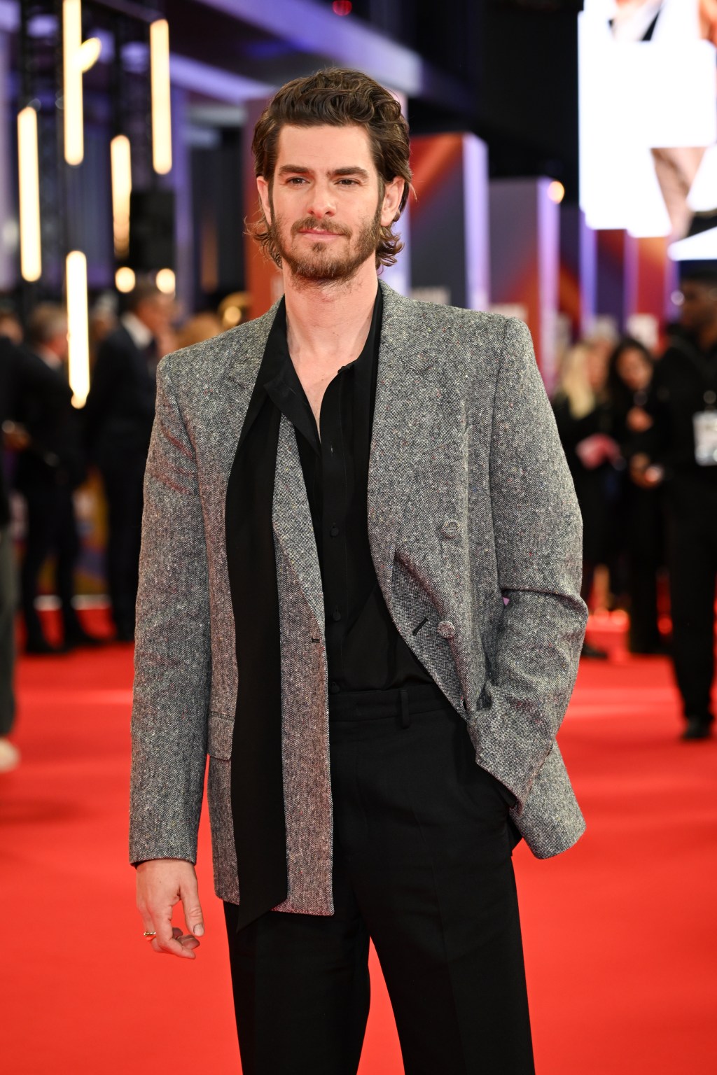 Jude Law and Andrew Garfield look nearly unrecognizable as Siegfried ...