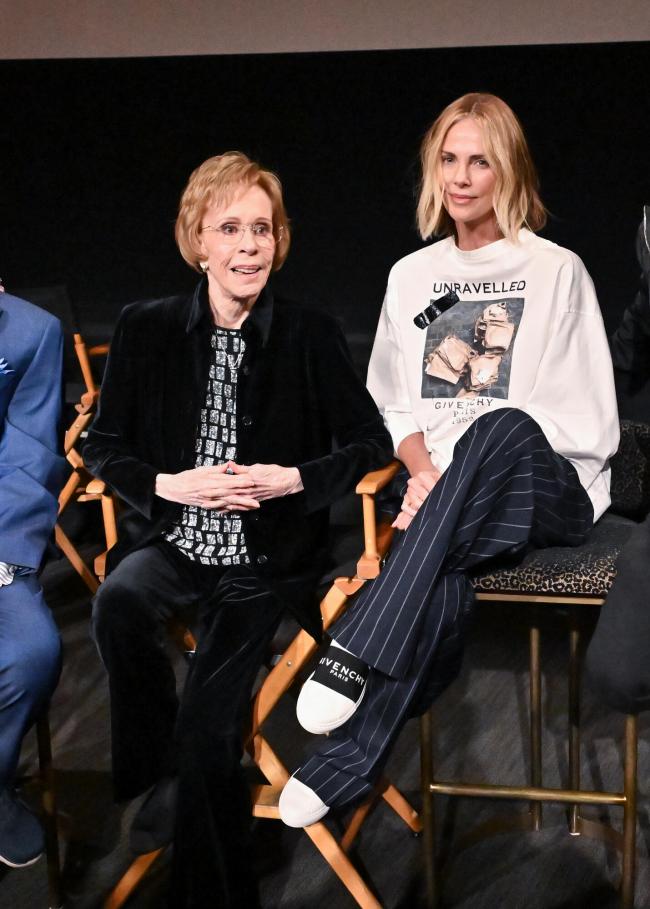 ‘Palm Royale’ cast, surprise guests Michelle Obama and Charlize Theron ...