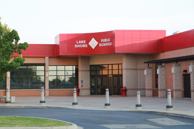 Mom's rage sparks school bomb scare over school play ban