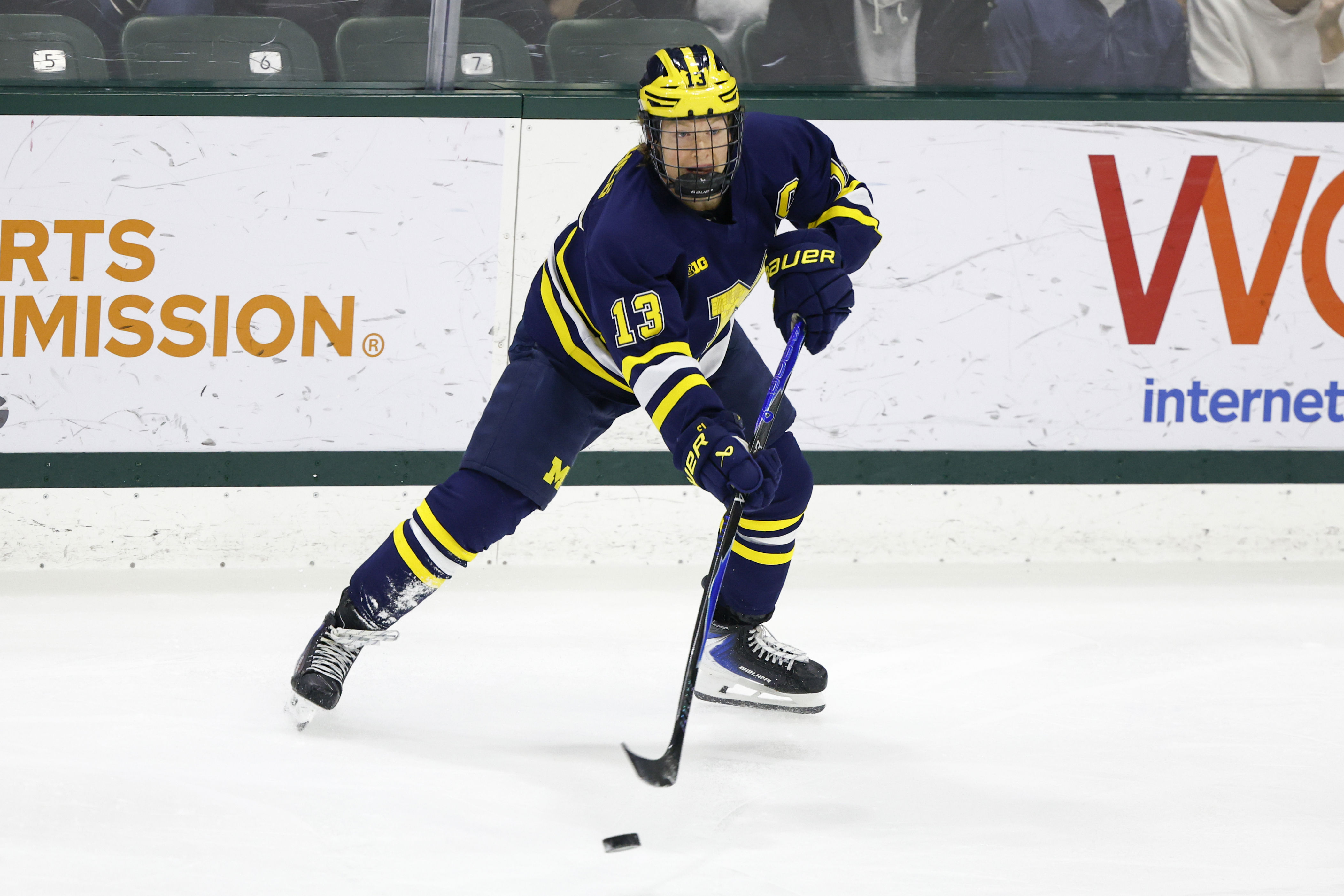 Michigan hockey wins wild contest at Ohio State, 6-4