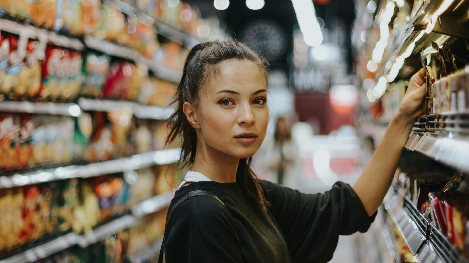 20 psychological tricks supermarkets use to make you spend more money