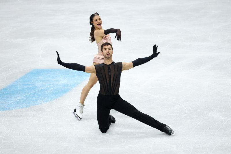 Figure skating - French duo Fournier Beaudry, Cizeron lead after rhythm ...
