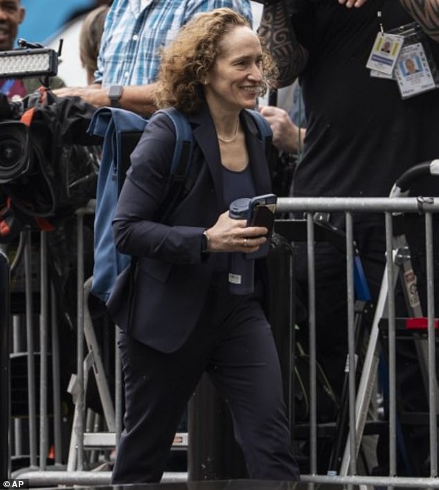 Blake Lively hires the lawyer of Jeffrey Epstein victims ahead of ...