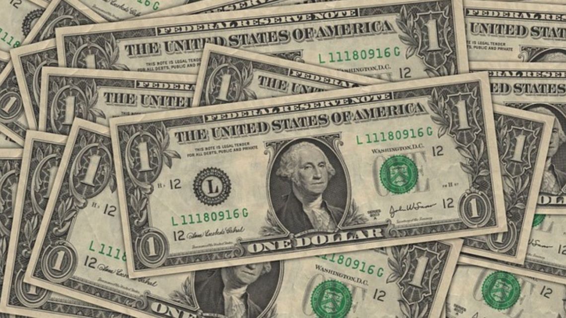 A cuánto cerró el dólar blue hoy viernes 16 de enero del 2026