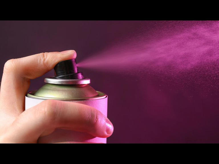 Fassaden und Wände mit Graffitis beschmiert: Polizei in Wattens sucht ...