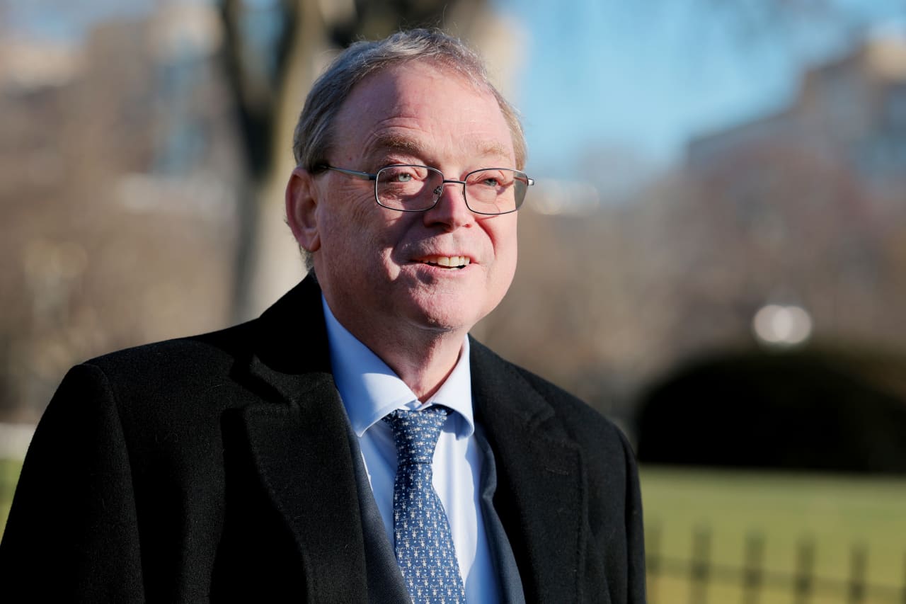Trump tips his hand on the next Fed chair. He doesn’t want to lose Hassett.