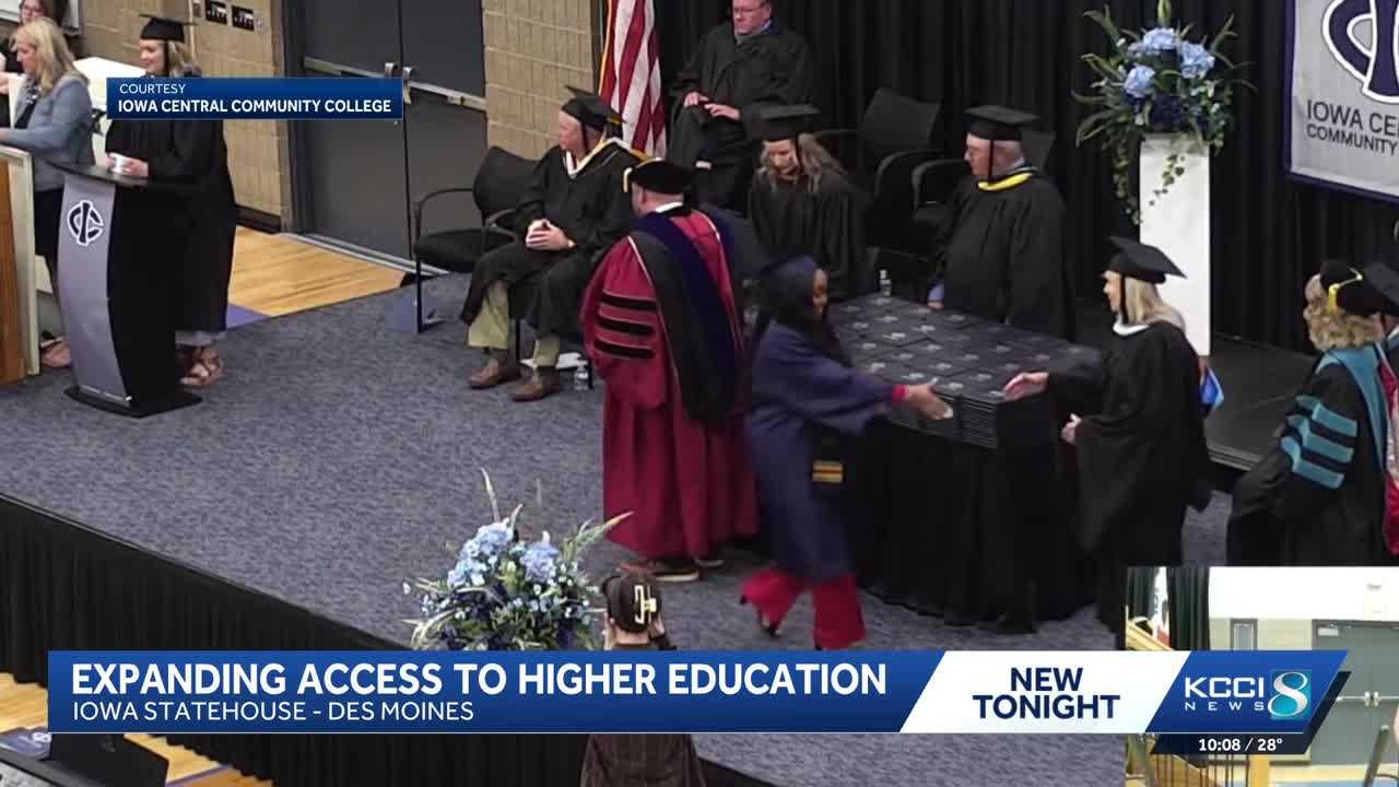 Iowa community colleges could offer bachelor's degrees one day