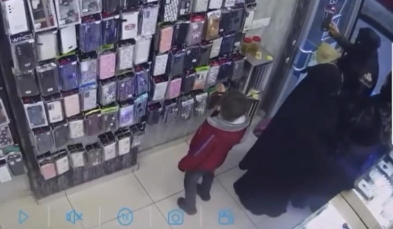 Çocuğunu ameliyat ettirmek için bozdurmaya çalıştığı altınlar çalındı ...