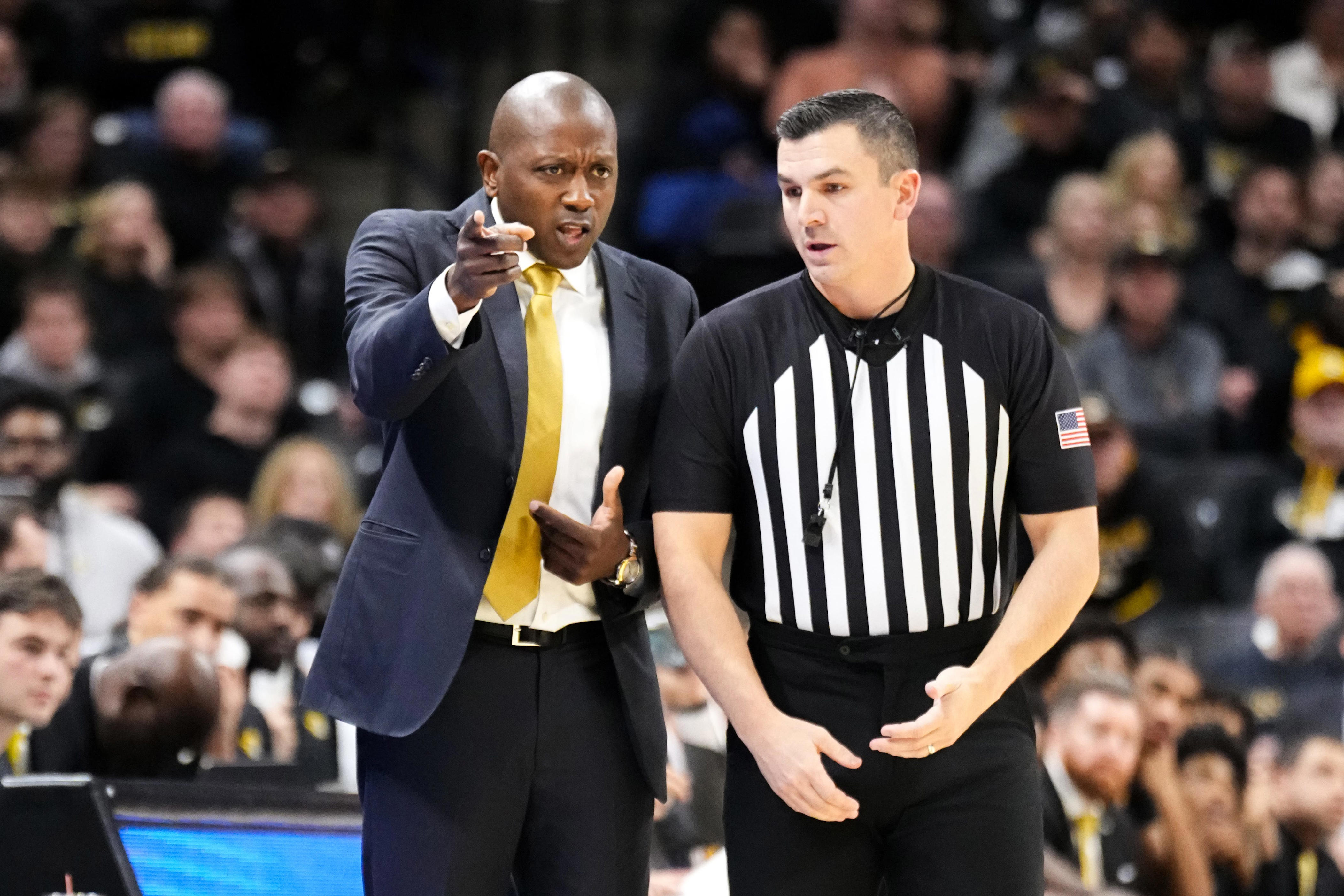 Streaky Missouri basketball trails Georgia by one score at half, live ...