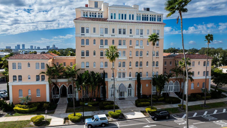 On Davis Islands, neighbors clash over future of century-old building
