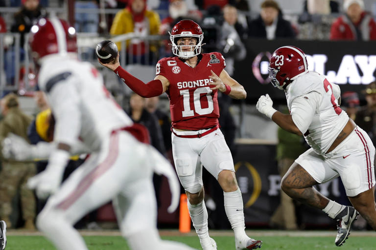 Oklahoma quarterback John Mateer and linebacker Kip Lewis to return for ...