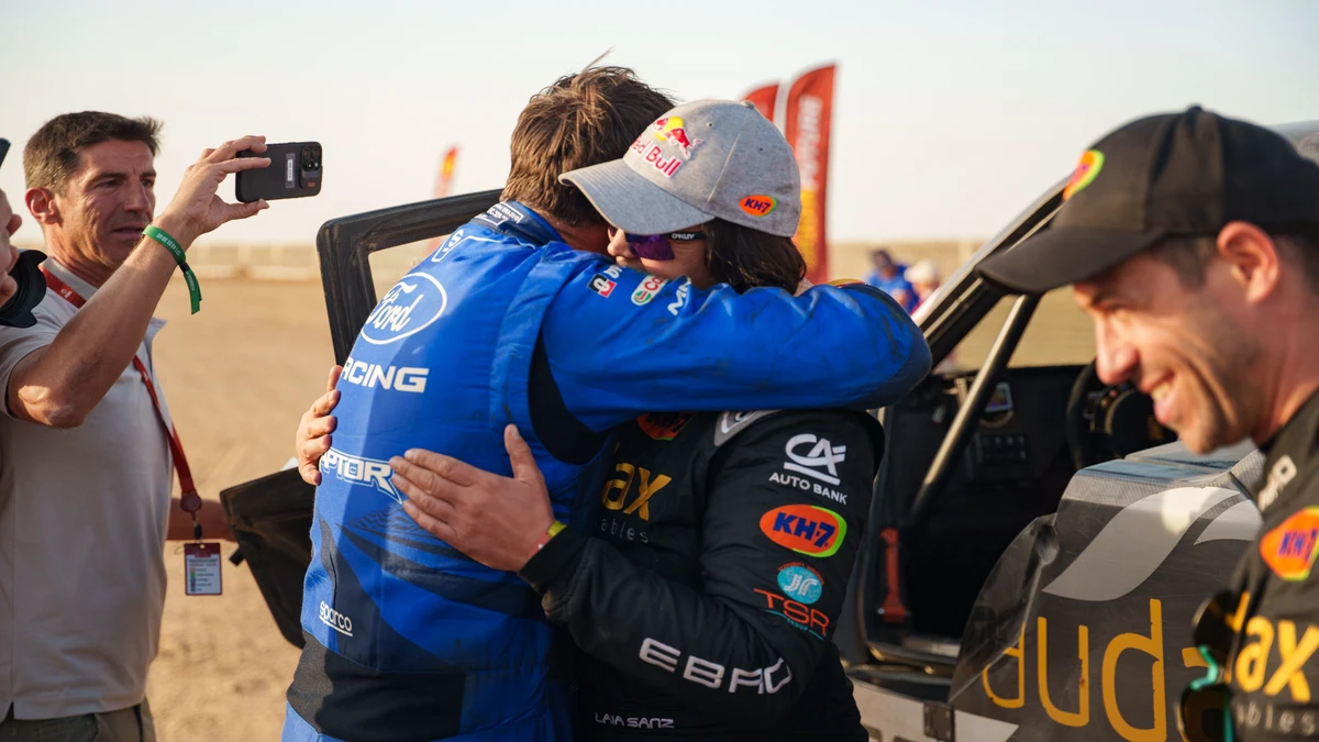 Así se ha convertido Laia Sanz en el hada madrina de Nani Roma en el Dakar