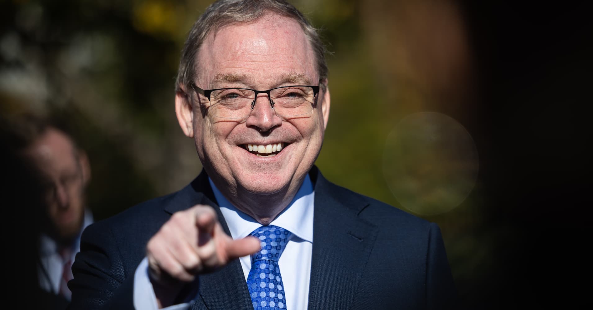 White House economic advisor floats idea of 'Trump cards' amid credit ...