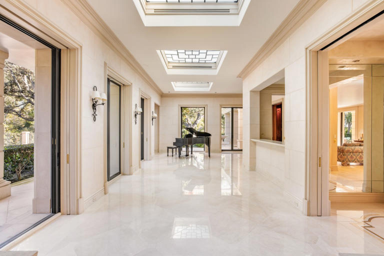 Johnny Carson’s former Bel-Air mansion hits the market for nearly $40 ...