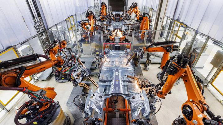 La primera «dark factory» sin humanos está a punto de ser real: robots ...