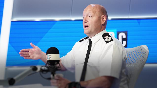 West Midlands police chief to retire after Maccabi fan ban criticism