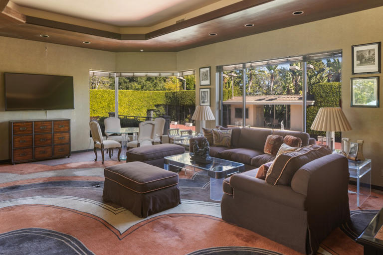 Johnny Carson’s former Bel-Air mansion hits the market for nearly $40 ...