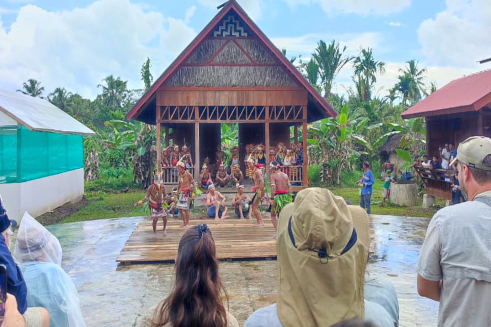Kapal pesiar MV. Le Jacques Cartier singgah di Mentawai Sumbar, nikmati ...