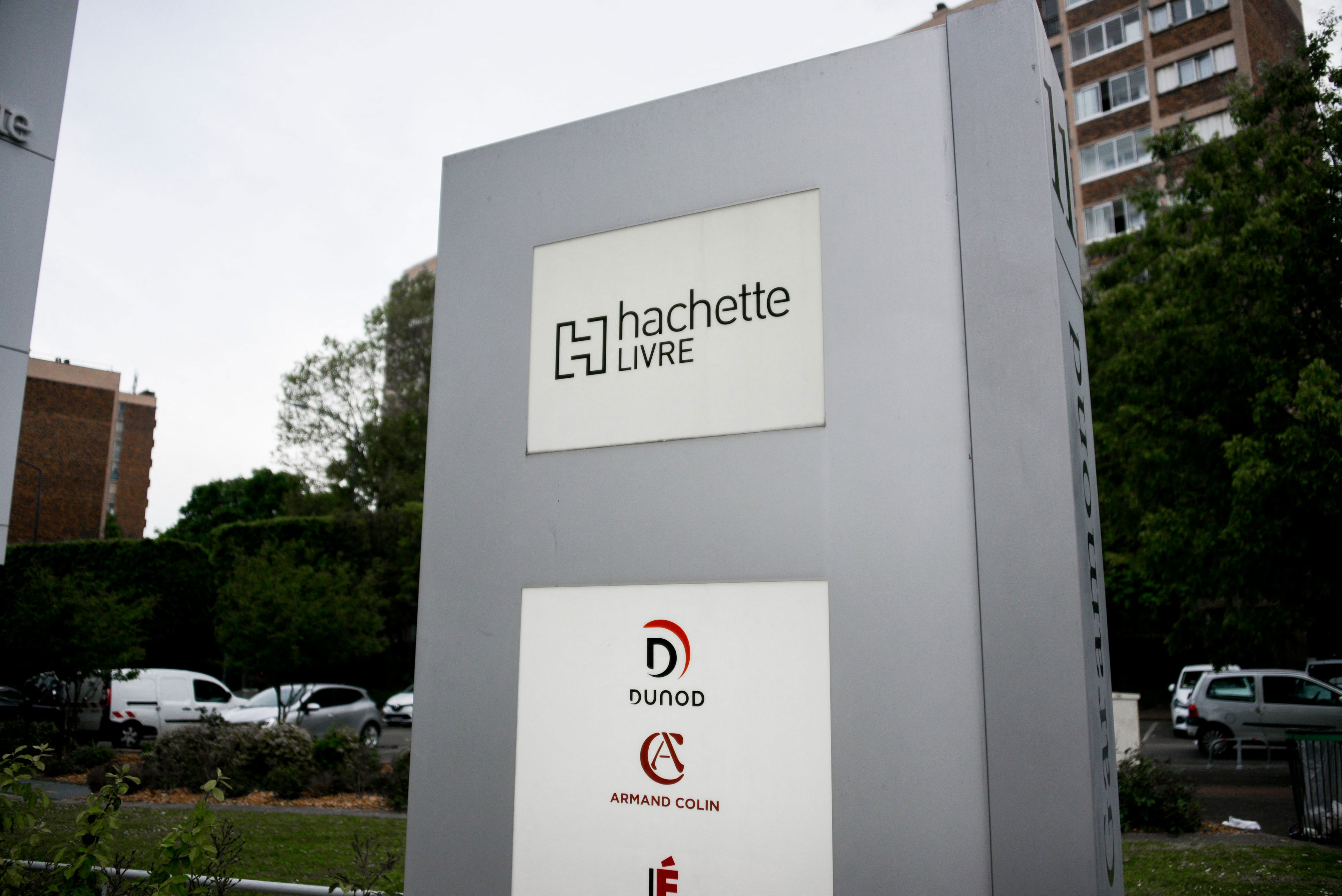 7-octobre : Hachette rappelle aussi un dictionnaire et examine tous ses ...