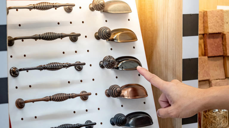 The old-school hardware combo that gives kitchen cabinets a timeless look