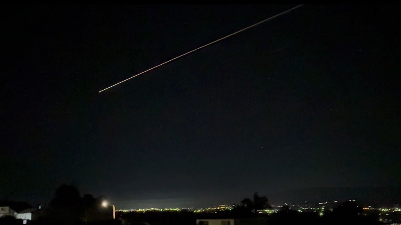 Watch SpaceX Crew-11 spacecraft blaze a fiery trail through the sky ...