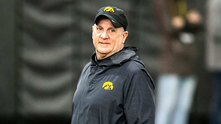 Iowa steals UConn defensive lineman in transfer portal