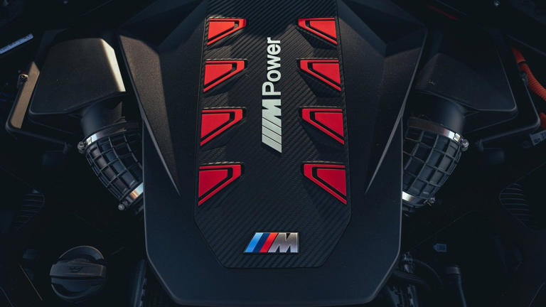 BMW didn’t fix the XM’s face for 2026, but they fixed almost everything ...