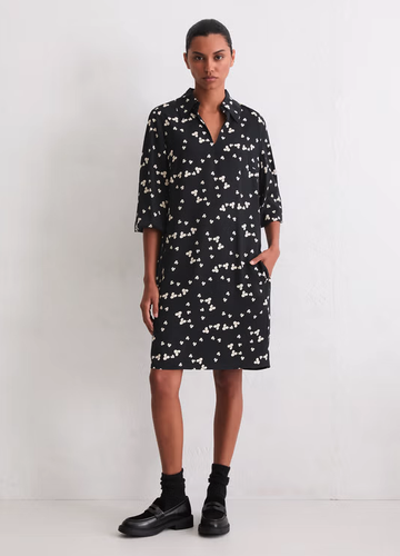 Bei 5 und 15 Grad: Dieses schöne „Kleeblatt“-Kleid von Marc O’Polo ...