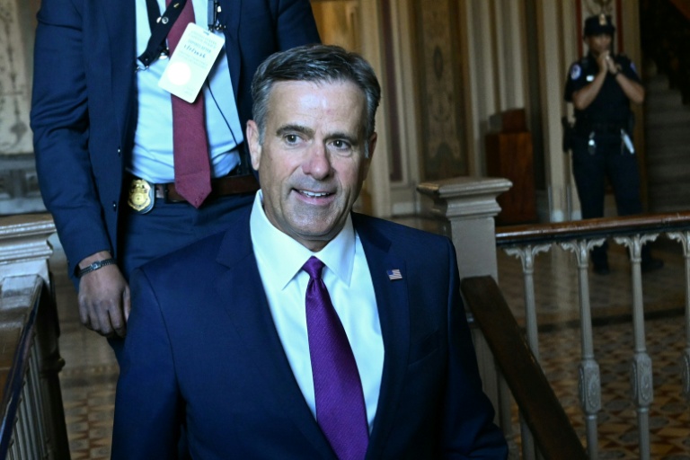 El jefe de la CIA se reunió con la presidenta interina de Venezuela