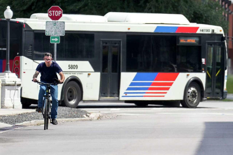 Houston Metro to run normal weekday schedule on MLK Day; some offices ...