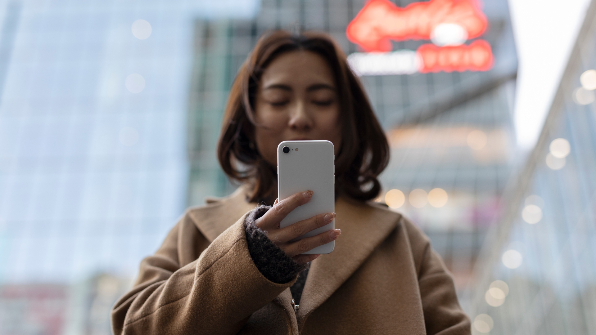 Proving you're alive: the strange success of a Chinese app